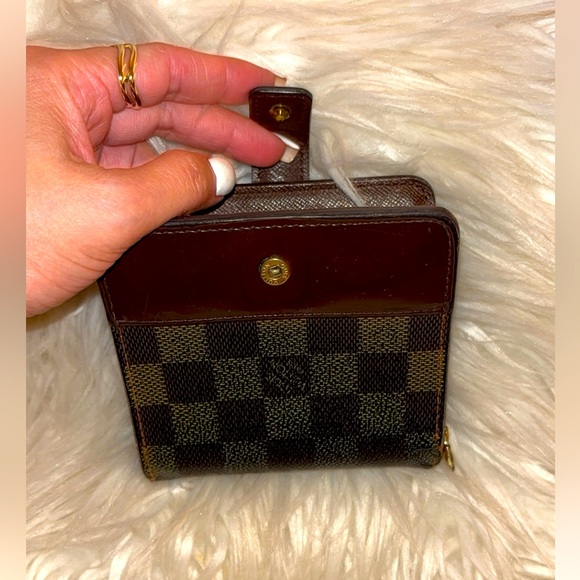 Louis Vuitton | Bags | Authentic Louis Vuitton Damier Ebene Compact ...